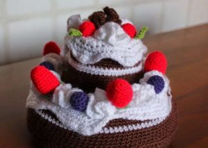 25 DIY Crochet Cake Patterns | How to Crochet a Cake - Crocht
