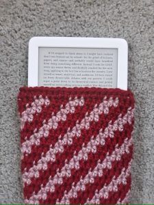 13 DIY Crochet Kindle Cover Patterns - Crocht
