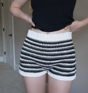 33 DIY Crochet Shorts Patterns - Crocht