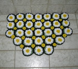 9 Crochet Floral Rug Free Patterns - Crocht
