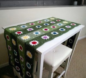 9 Crochet Flower Table Runner Free Patterns - Crocht