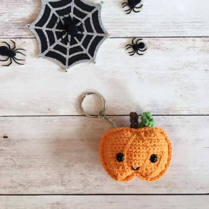 11 Crochet Pumpkin Keychain Free Patterns - Crocht